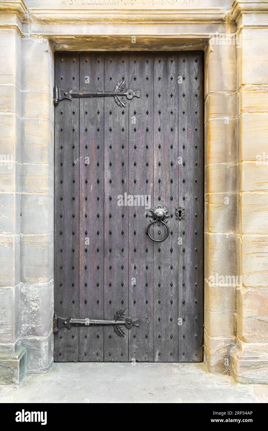 Vertical shot historical stone hi-res stock photography and images - Alamy