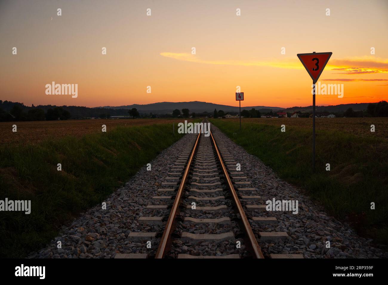 Bahngleis hi-res stock photography and images - Alamy