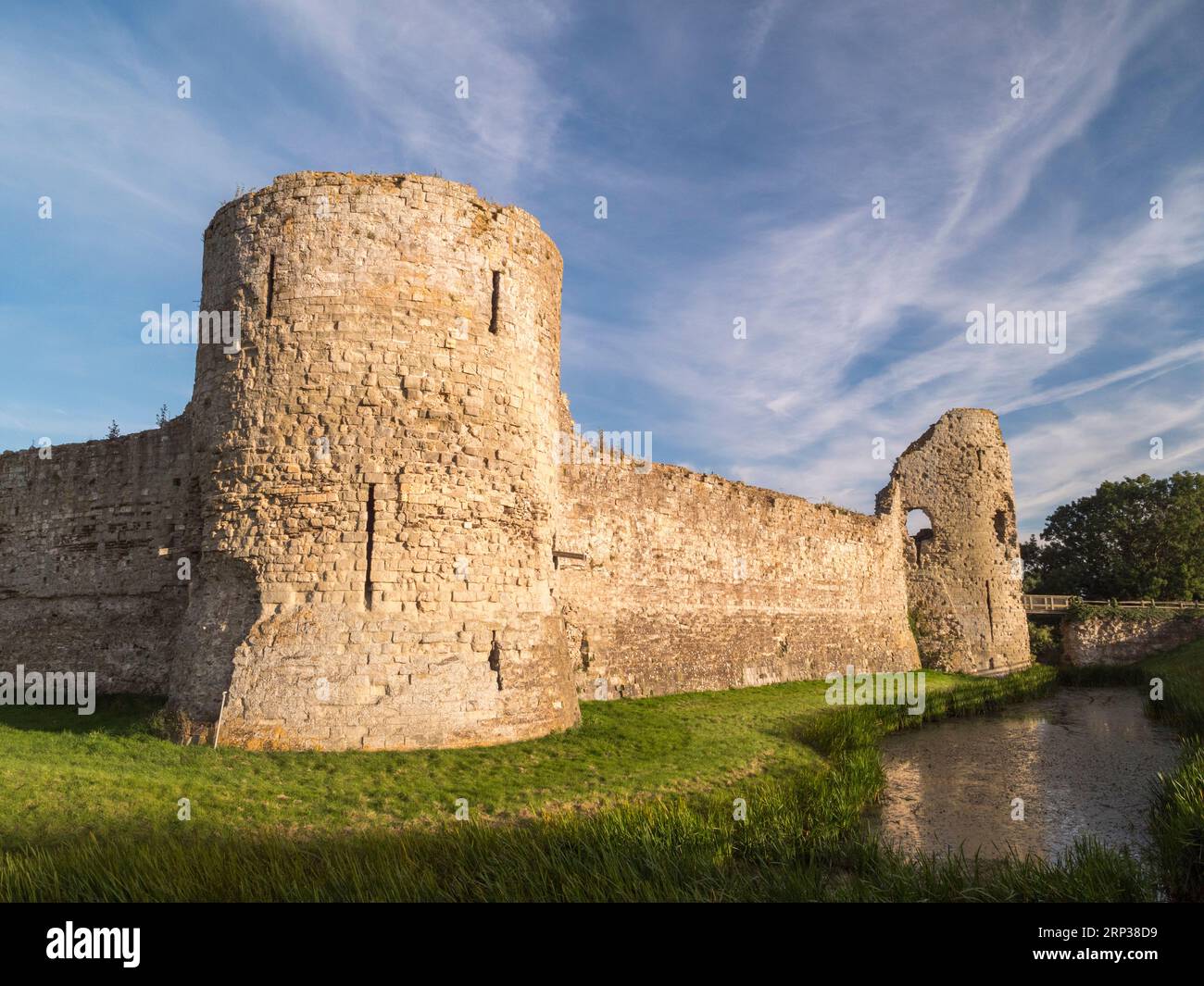 The gatehouse to the inner bailey at Pevensey Castle, East Sussex, UK ...