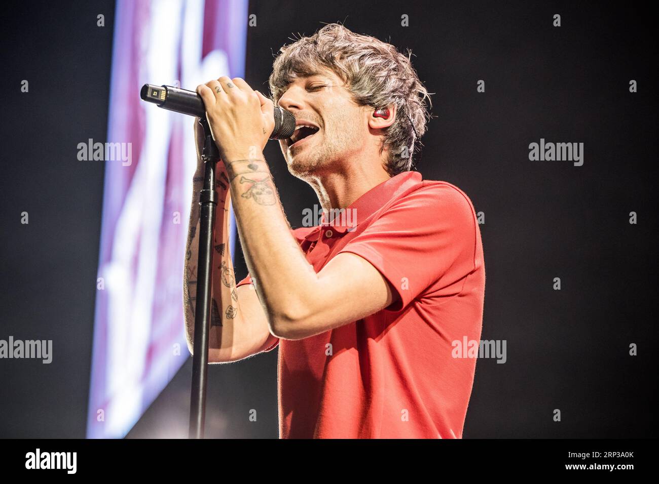 Louise Tomlinson of One Direction performing solo live in Oslo on 1 ...