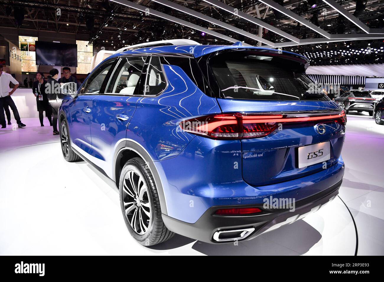 (181002) -- PARIS, Oct. 2, 2018 -- Photo taken on Oct. 2, 2018 shows a Chinese GAC Motor s GS5 ...