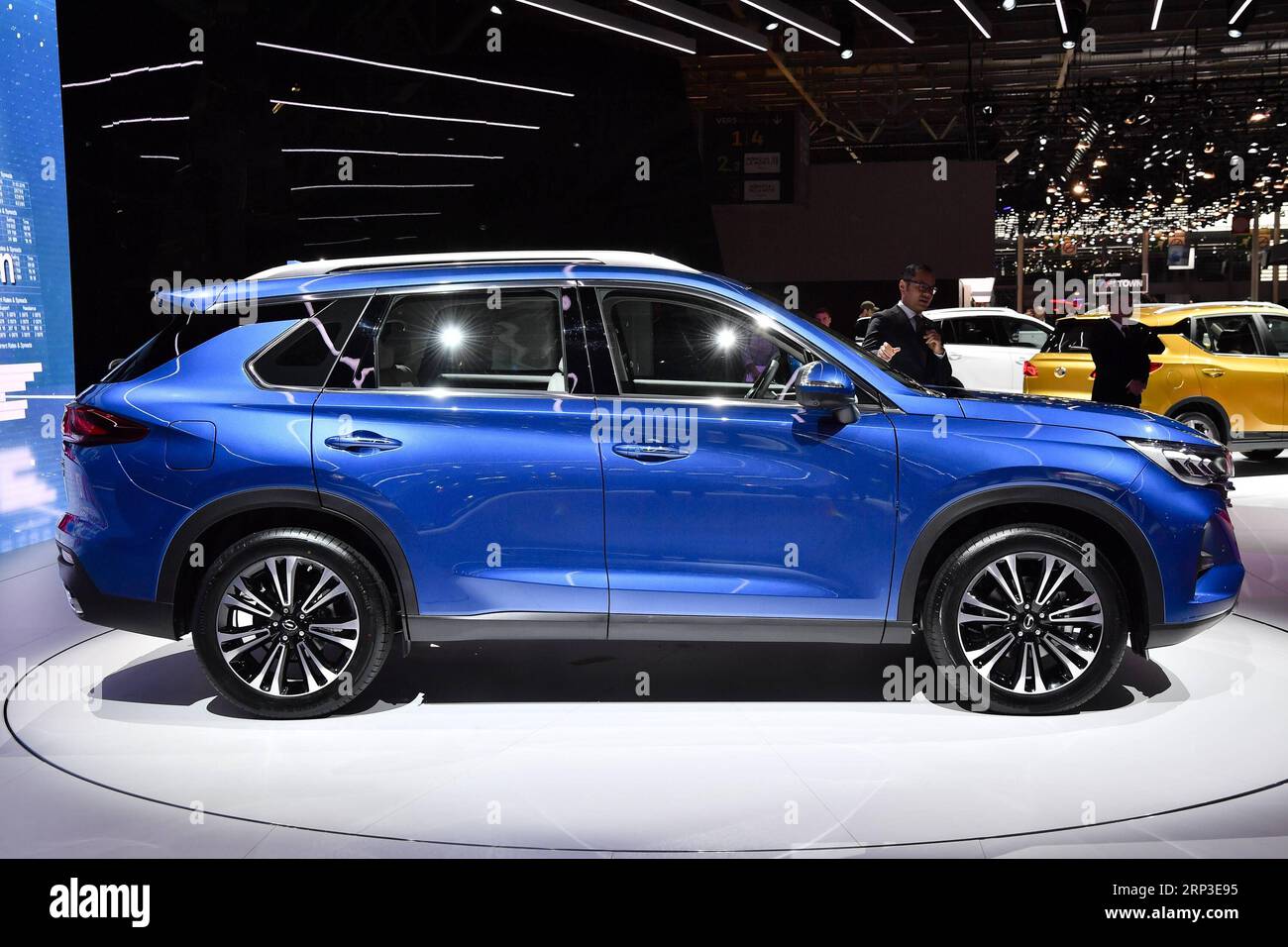 (181002) -- PARIS, Oct. 2, 2018 -- Photo taken on Oct. 2, 2018 shows a Chinese GAC Motor s GS5 ...
