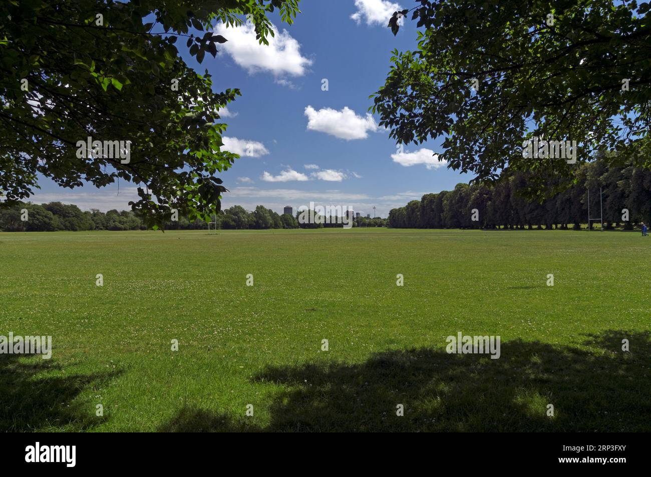 British sunny fields hi-res stock photography and images - Alamy