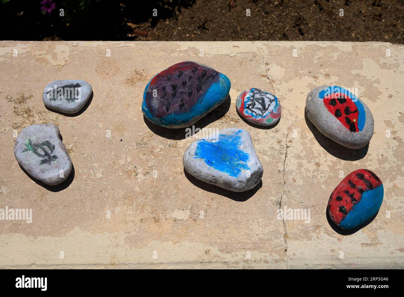 Painted pebbles hi-res stock photography and images - Alamy