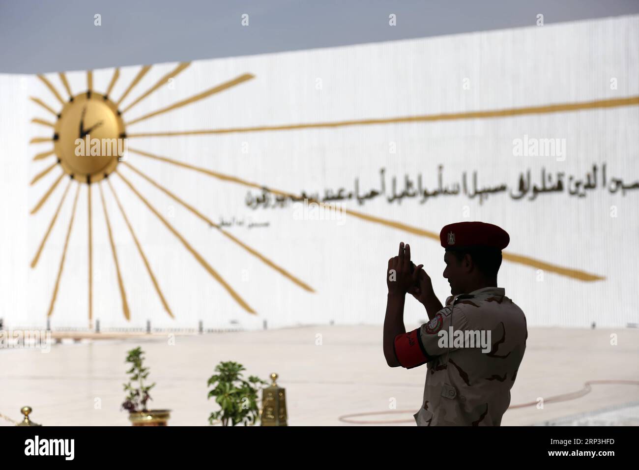 (181006) -- CAIRO, Oct. 6, 2018 -- A man takes photos at the Sadat ...