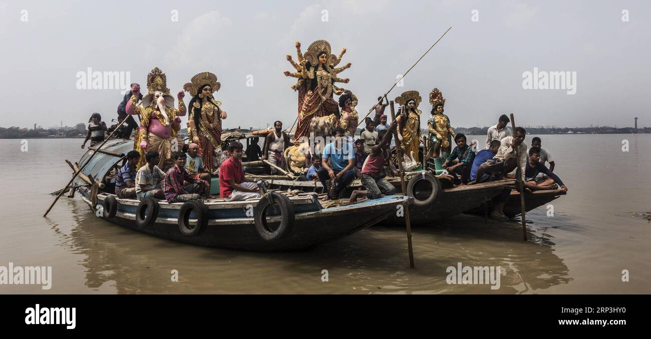 (181007) -- KOLKATA, Oct. 7, 2018 -- People transport the idol of ...