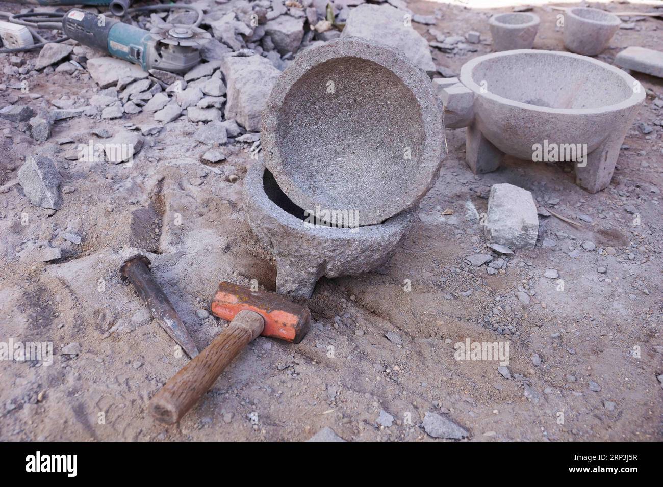 Metates y molcajetes hi-res stock photography and images - Alamy