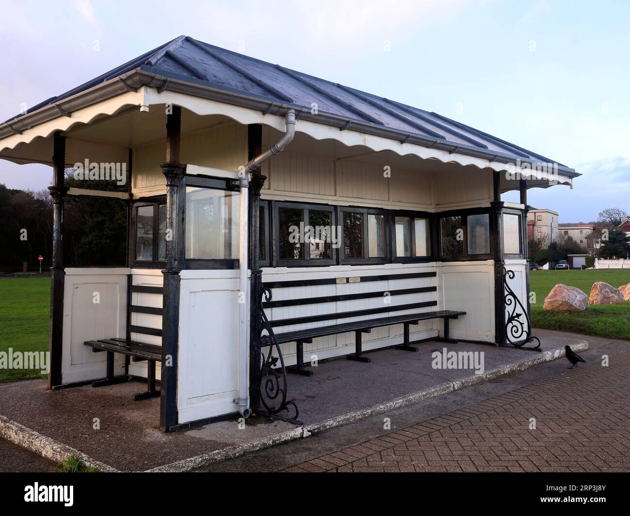 Paignton promenade shelter hi-res stock photography and images - Alamy