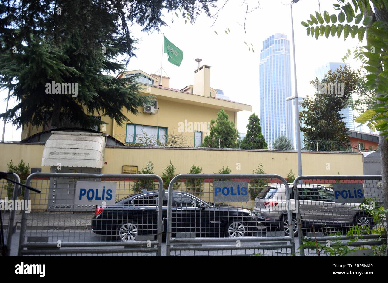 Saudis hi-res stock photography and images - Alamy