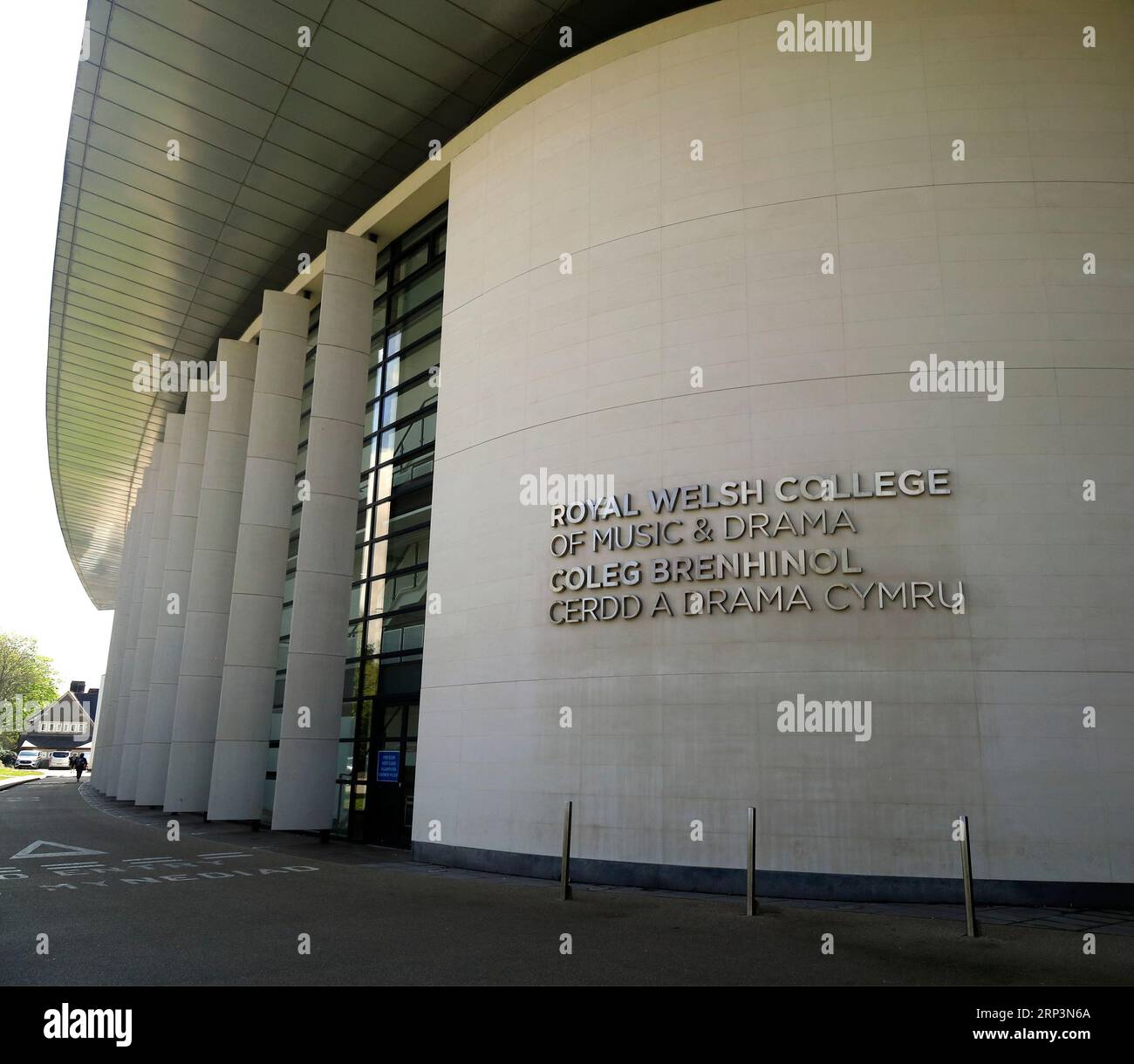 Bilingual main entrance sign hi-res stock photography and images - Alamy