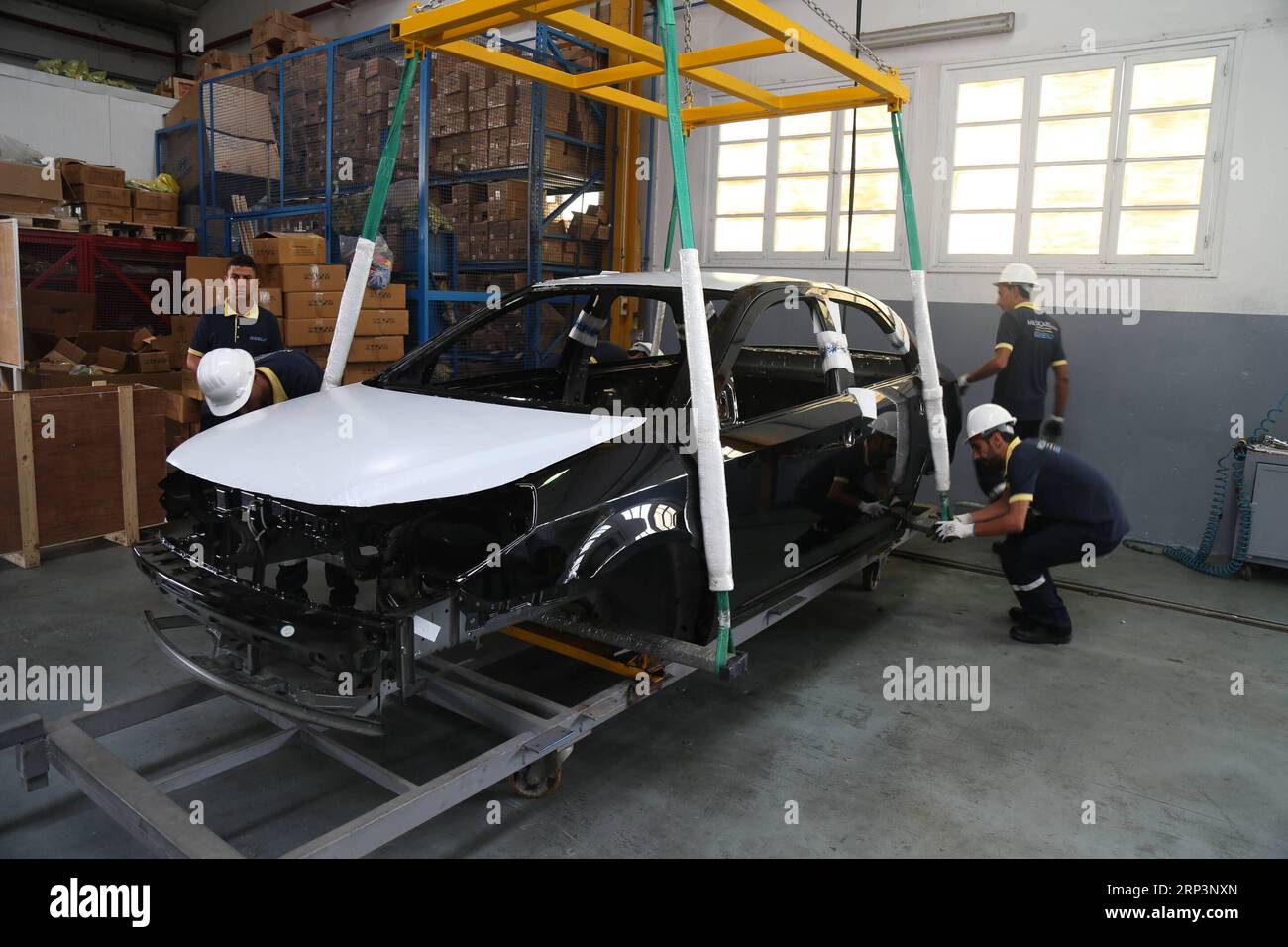 Chinese workers assemble car hi-res stock photography and images - Alamy