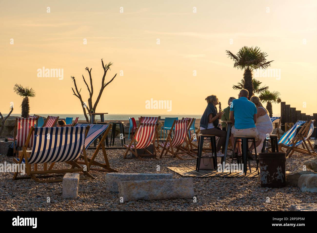 Folkestone beachfront hi-res stock photography and images - Alamy