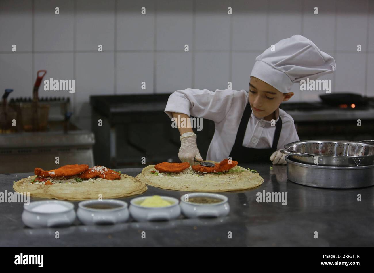 (181016) -- GAZA, Oct. 16, 2018 -- Palestinian child Mahmoud Abu Nada ...