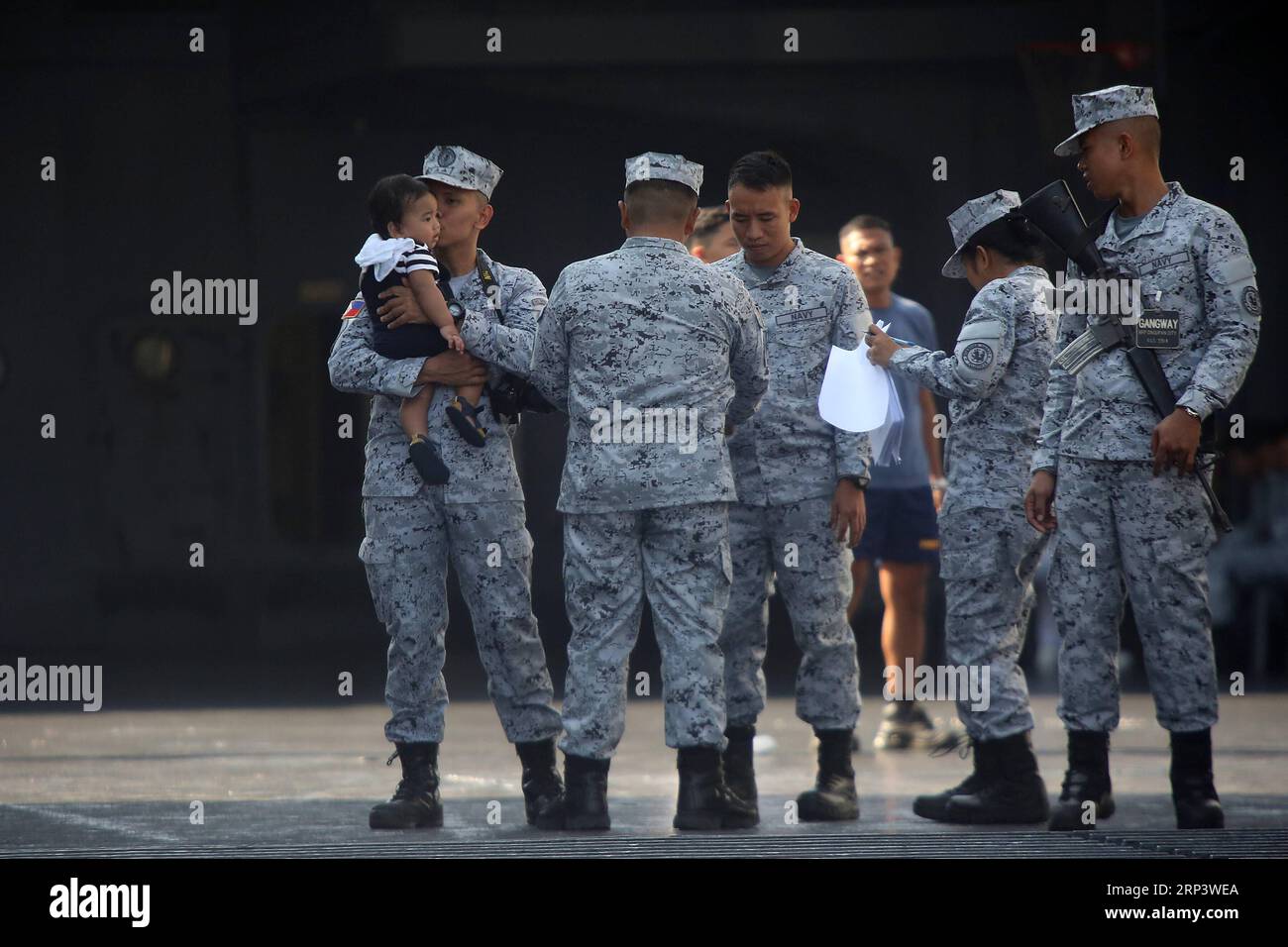 (181017) -- CAVITE, Oct. 17, 2018 -- A soldier from the Philippine Navy ...