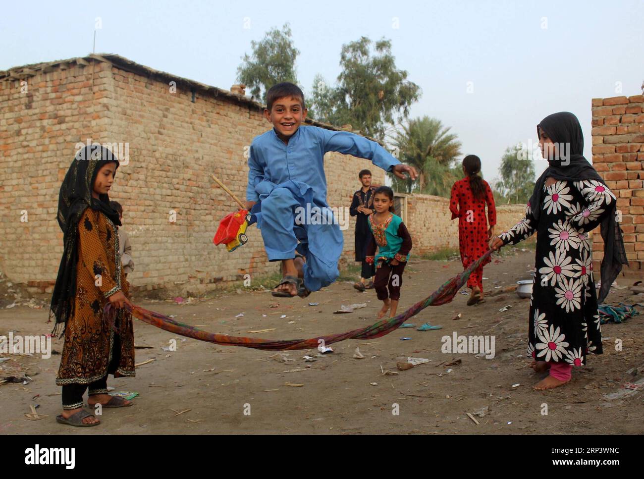 (181017) -- PESHAWAR, Oct. 17, 2018 -- Children play at a slum on the ...