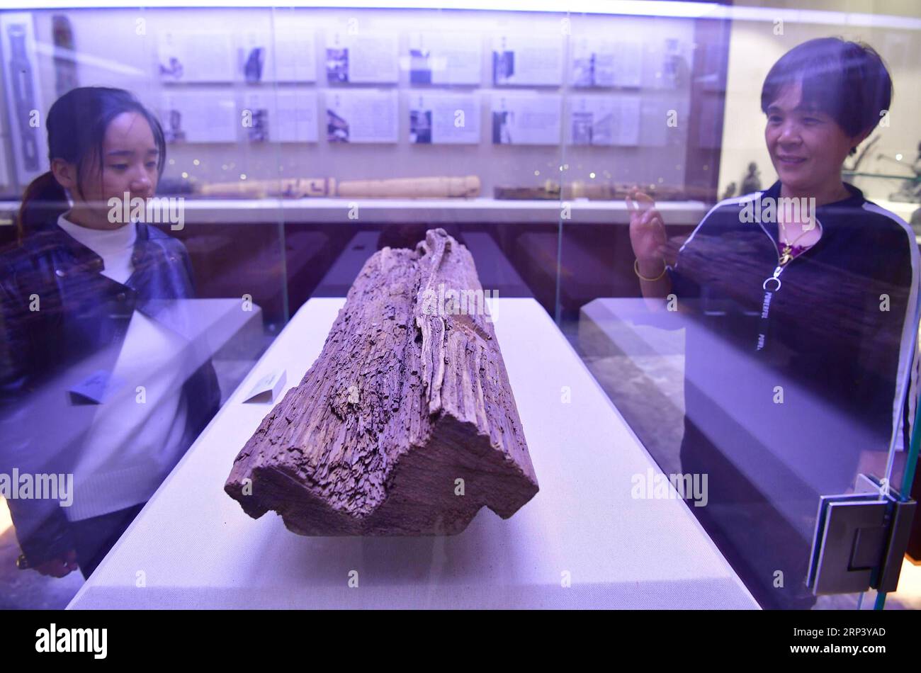 Two piece sets hi-res stock photography and images - Alamy