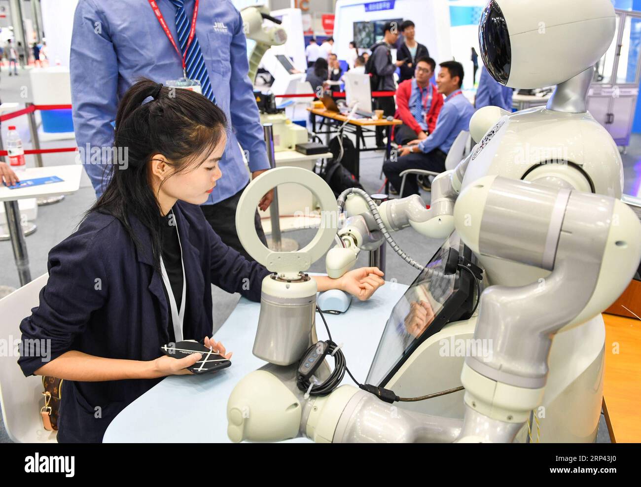 Robotics manufacturing medicine hi-res stock photography and images - Alamy