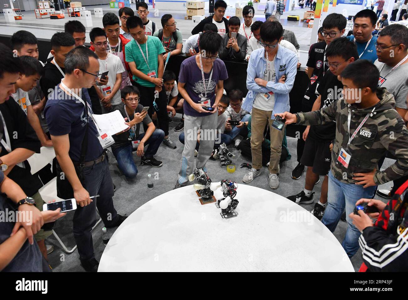 Boxing robot hi-res stock photography and images - Alamy
