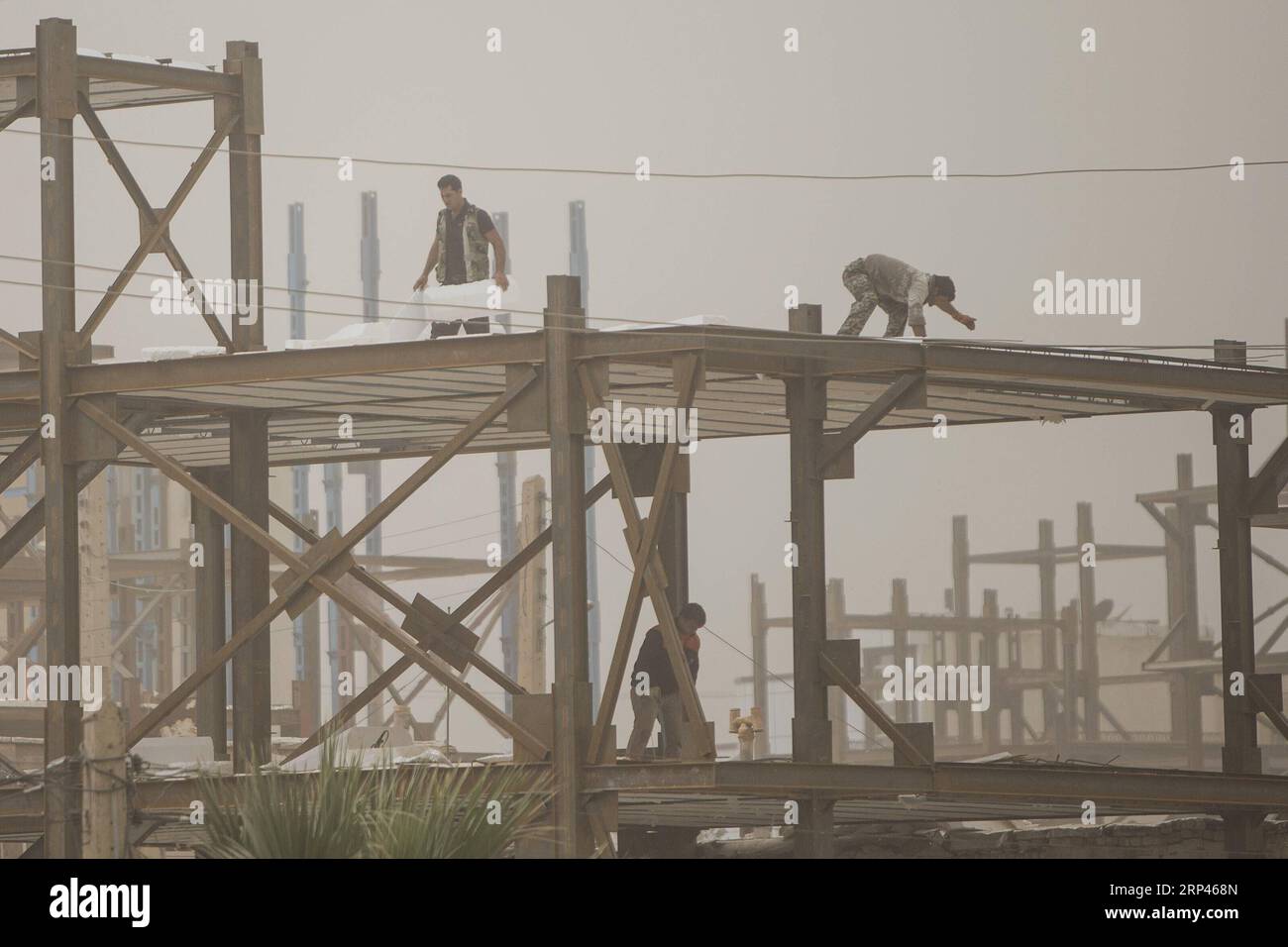 (181028) -- SARPOL-E ZAHAB(IRAN), Oct. 28, 2018 -- Construction workers ...
