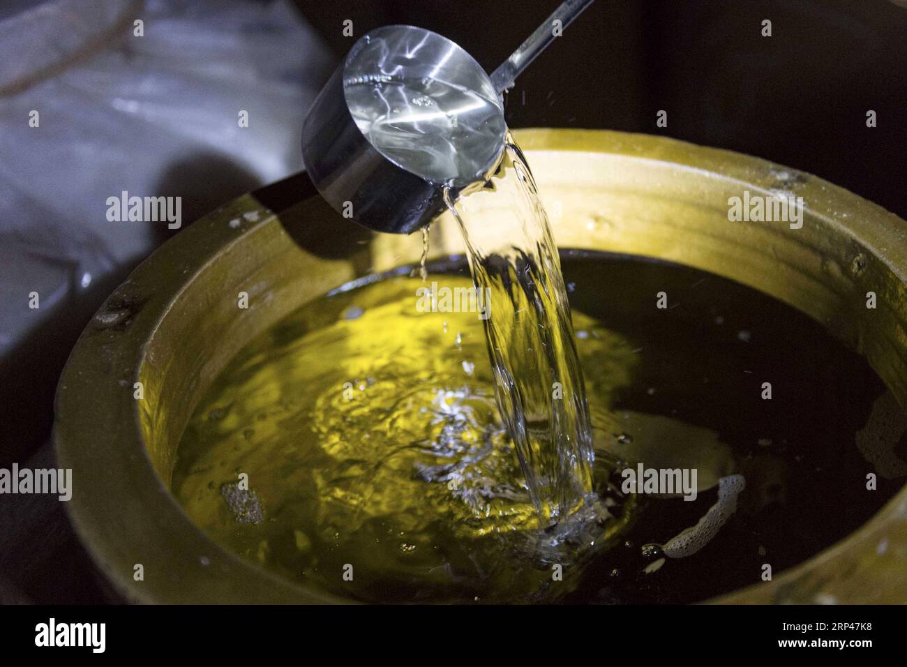Moutai worker hi-res stock photography and images - Alamy