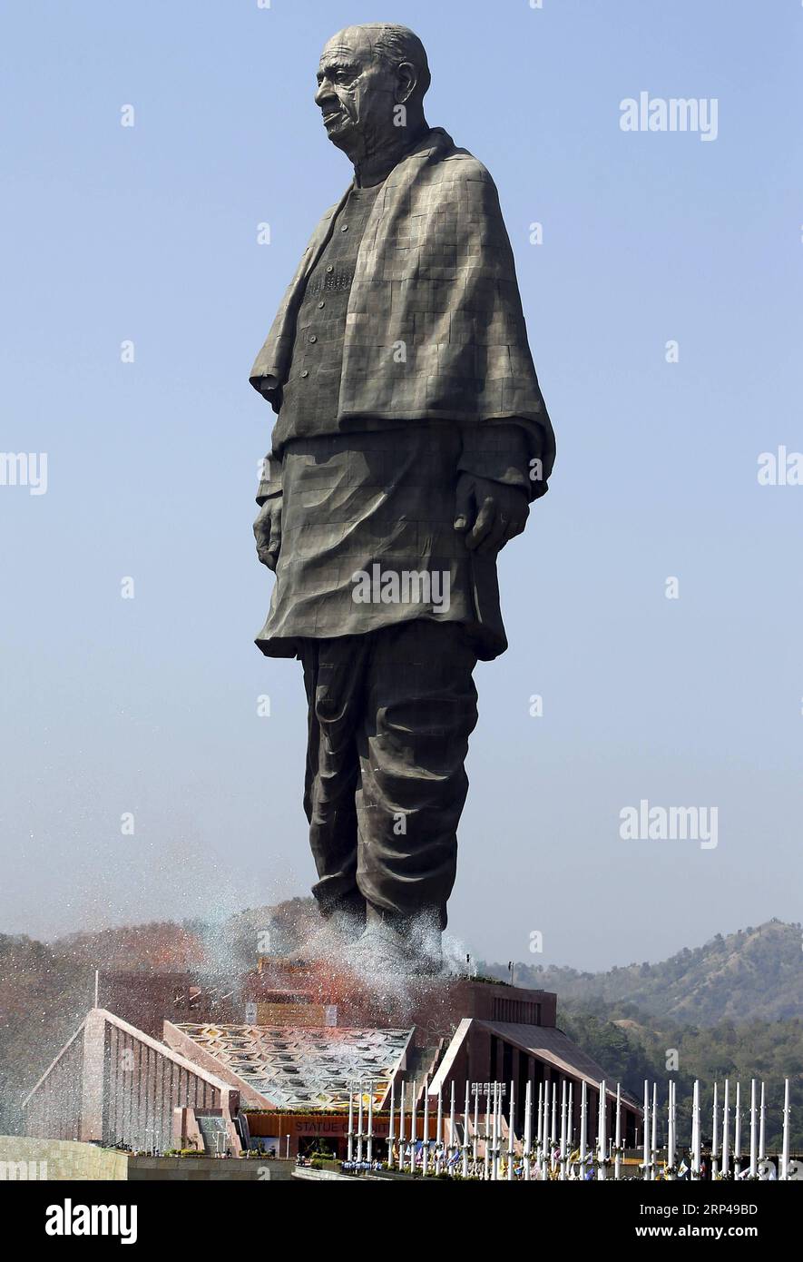 (181031) -- KEVADIYA, Oct. 31 () -- Statue of Unity is seen during its ...