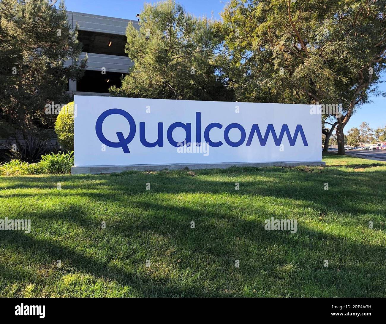 Qualcom logo hi-res stock photography and images - Alamy
