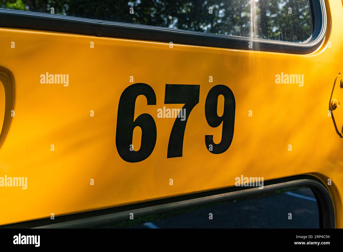 Back of a parked yellow school bus number 679 Stock Photo - Alamy