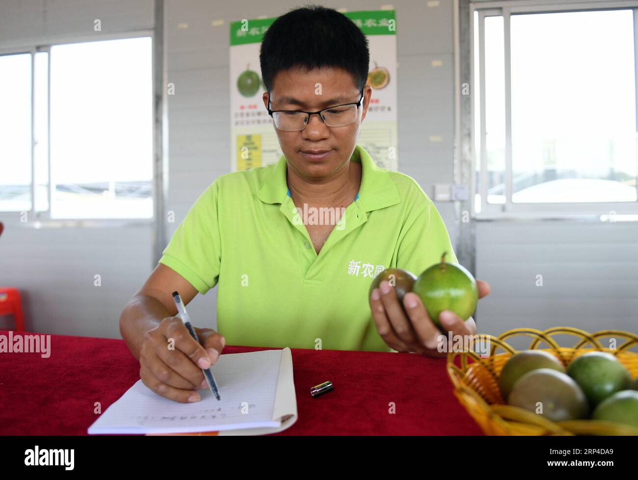 Mode stricken hi-res stock photography and images - Alamy