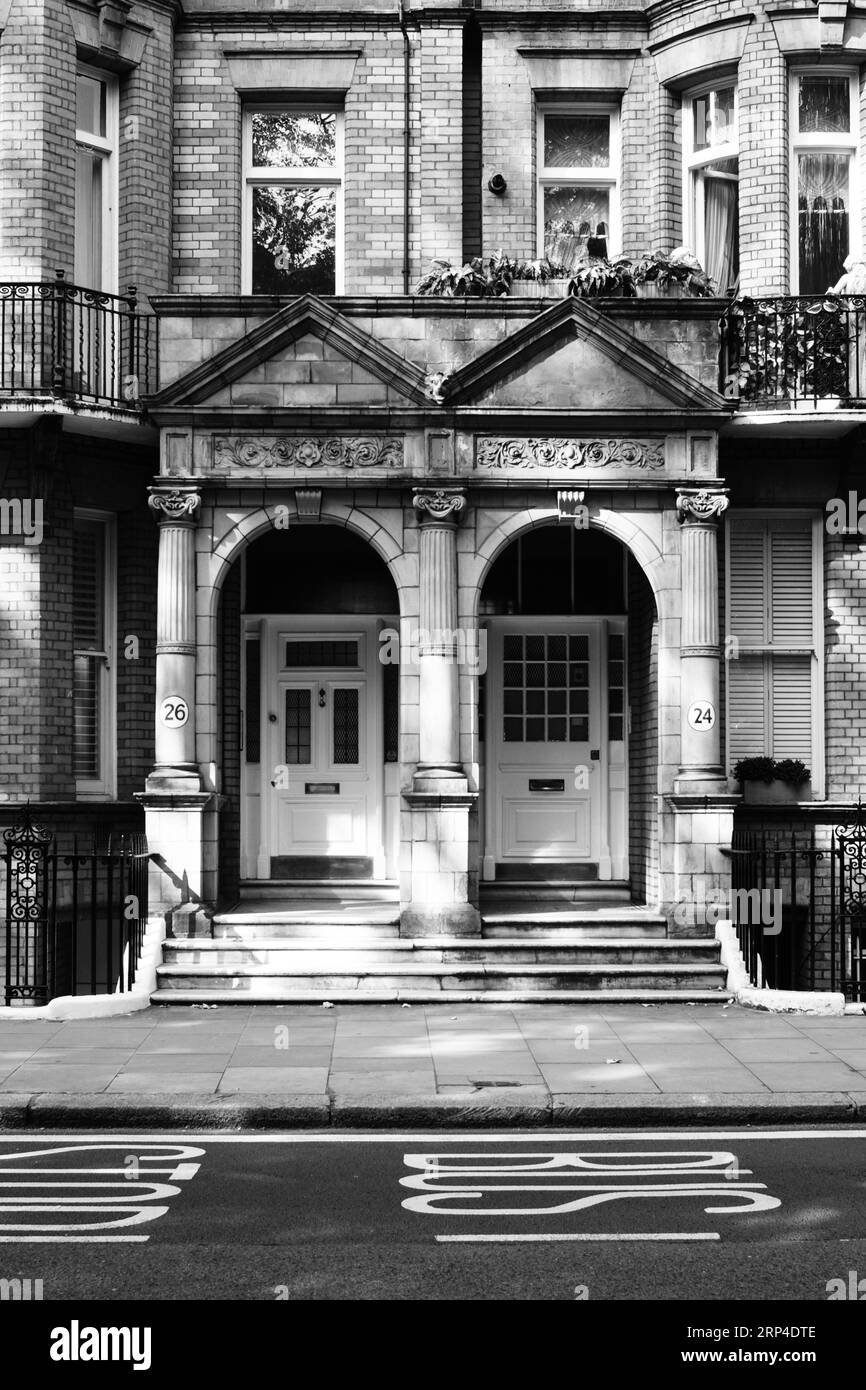 Victorian mansion block, london Black and White Stock Photos & Images ...