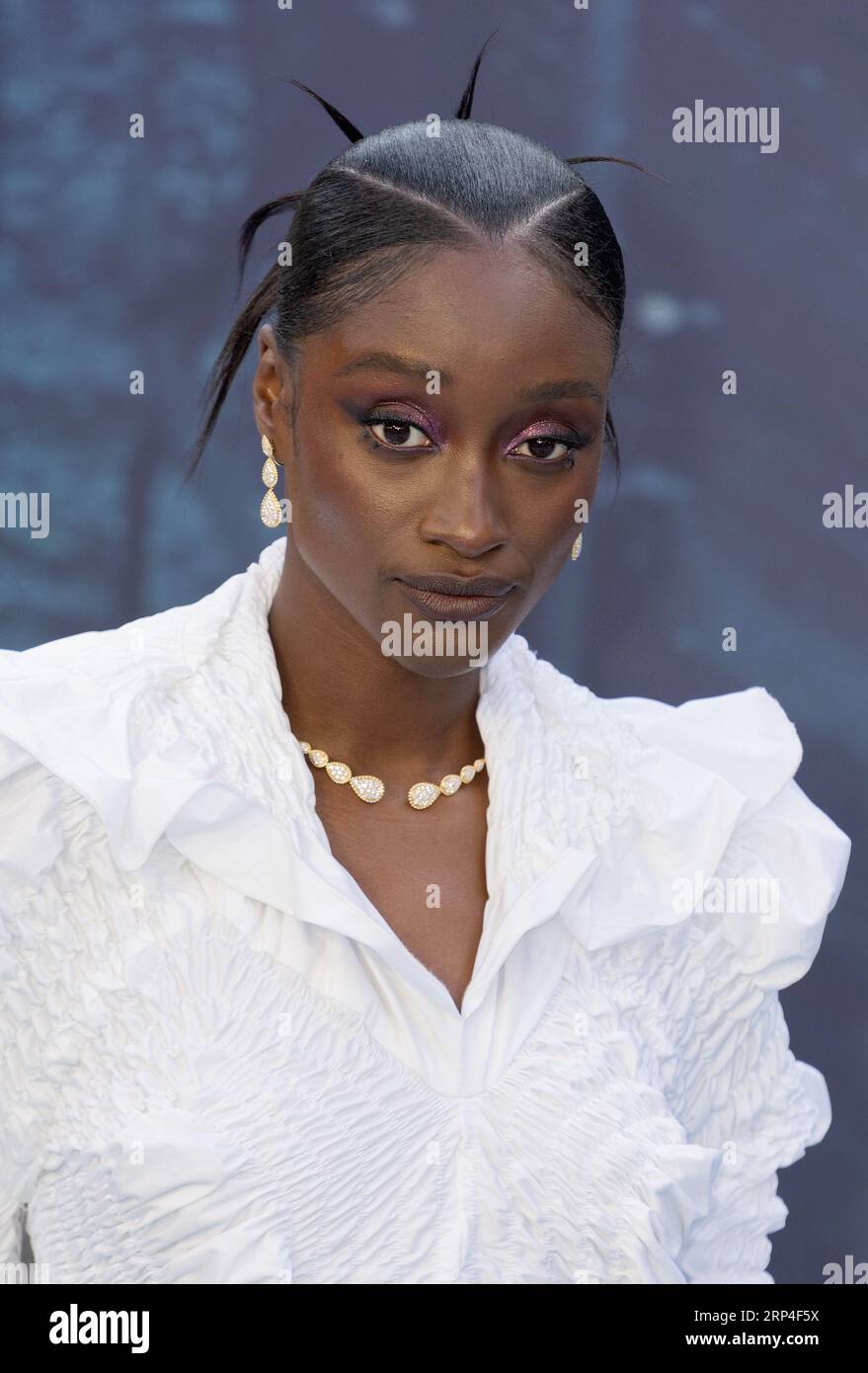 Pointed head dress hi-res stock photography and images - Alamy