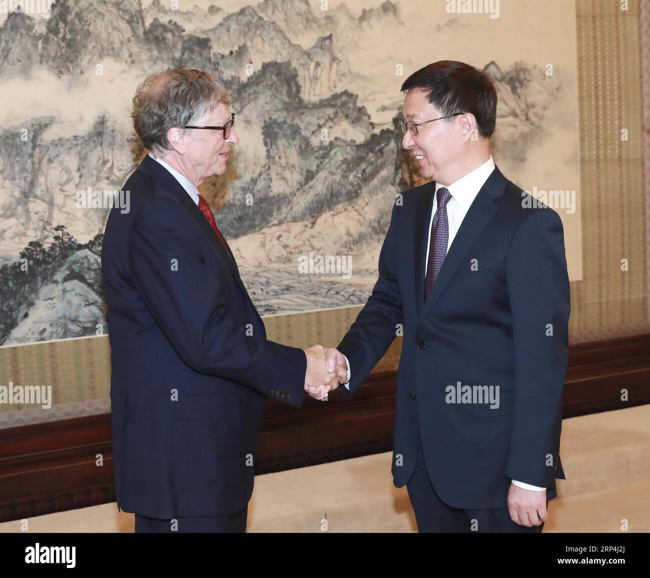 Bill gates standing hi-res stock photography and images - Alamy