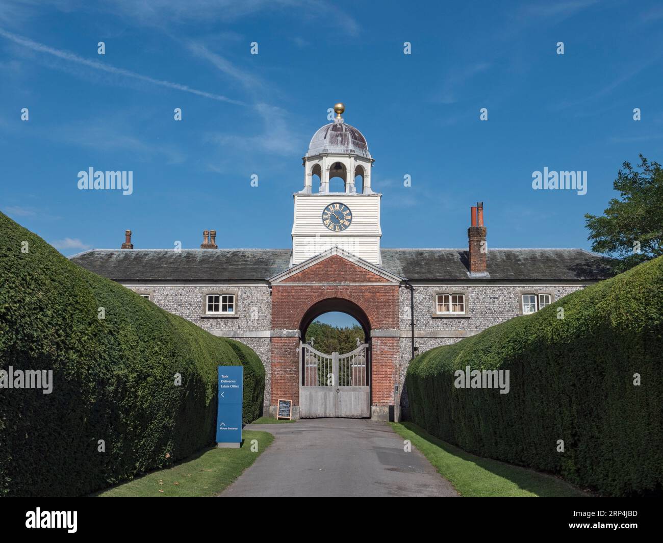 England country house drive hi-res stock photography and images - Alamy