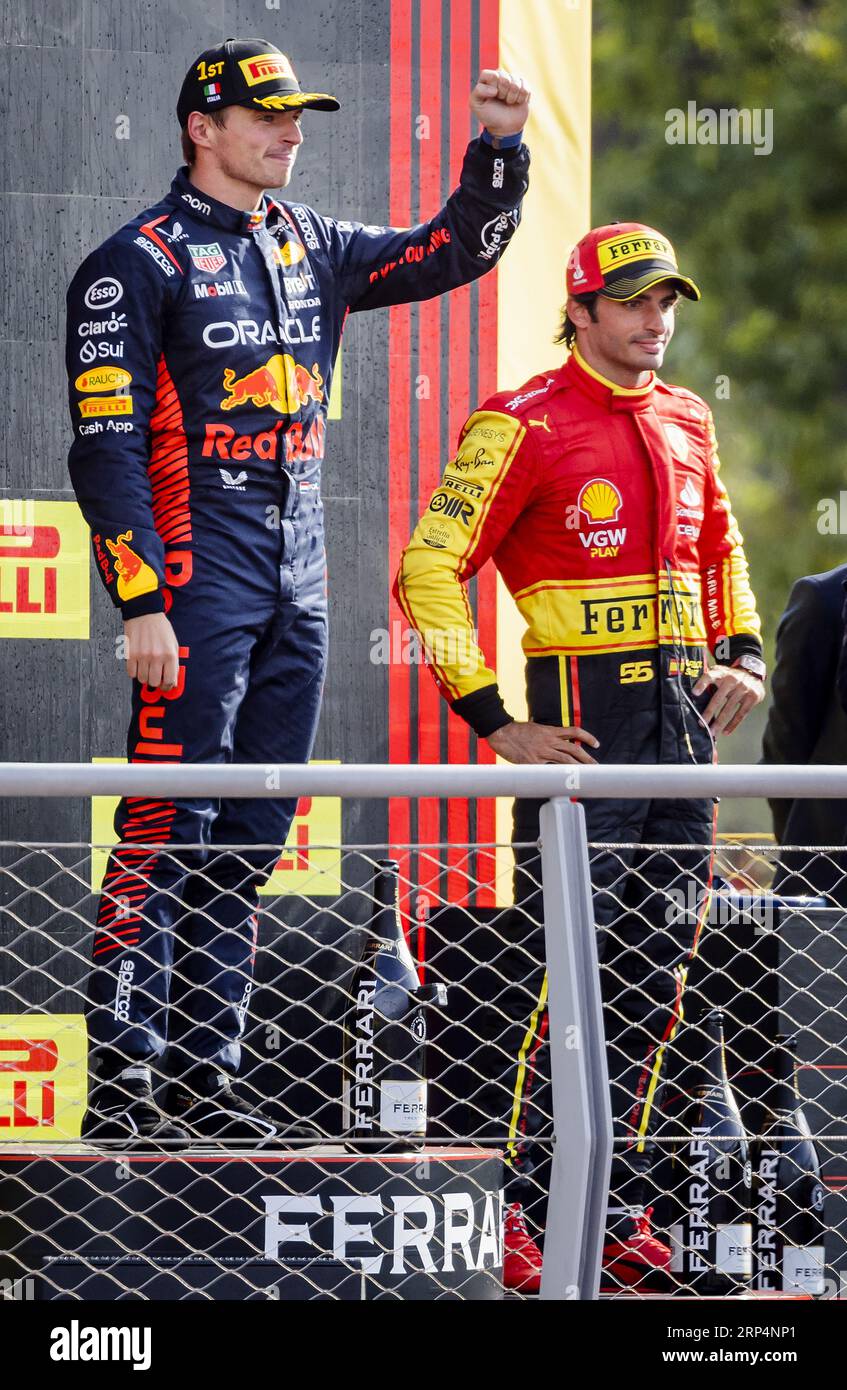 MONZA - Max Verstappen (Red Bull Racing) and Carlos Sainz (Ferrari) on ...