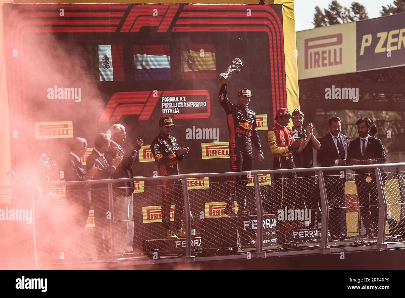 Podium of the race: Max Verstappen (NED) Redbull Racing RB19 Sergio ...