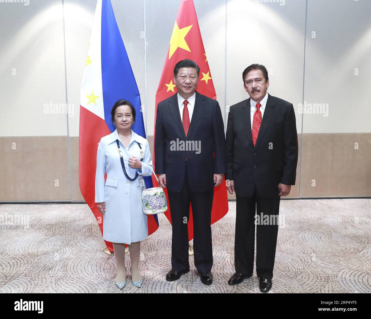 (181121) -- MANILA, Nov. 21, 2018 -- Chinese President Xi Jinping (C ...