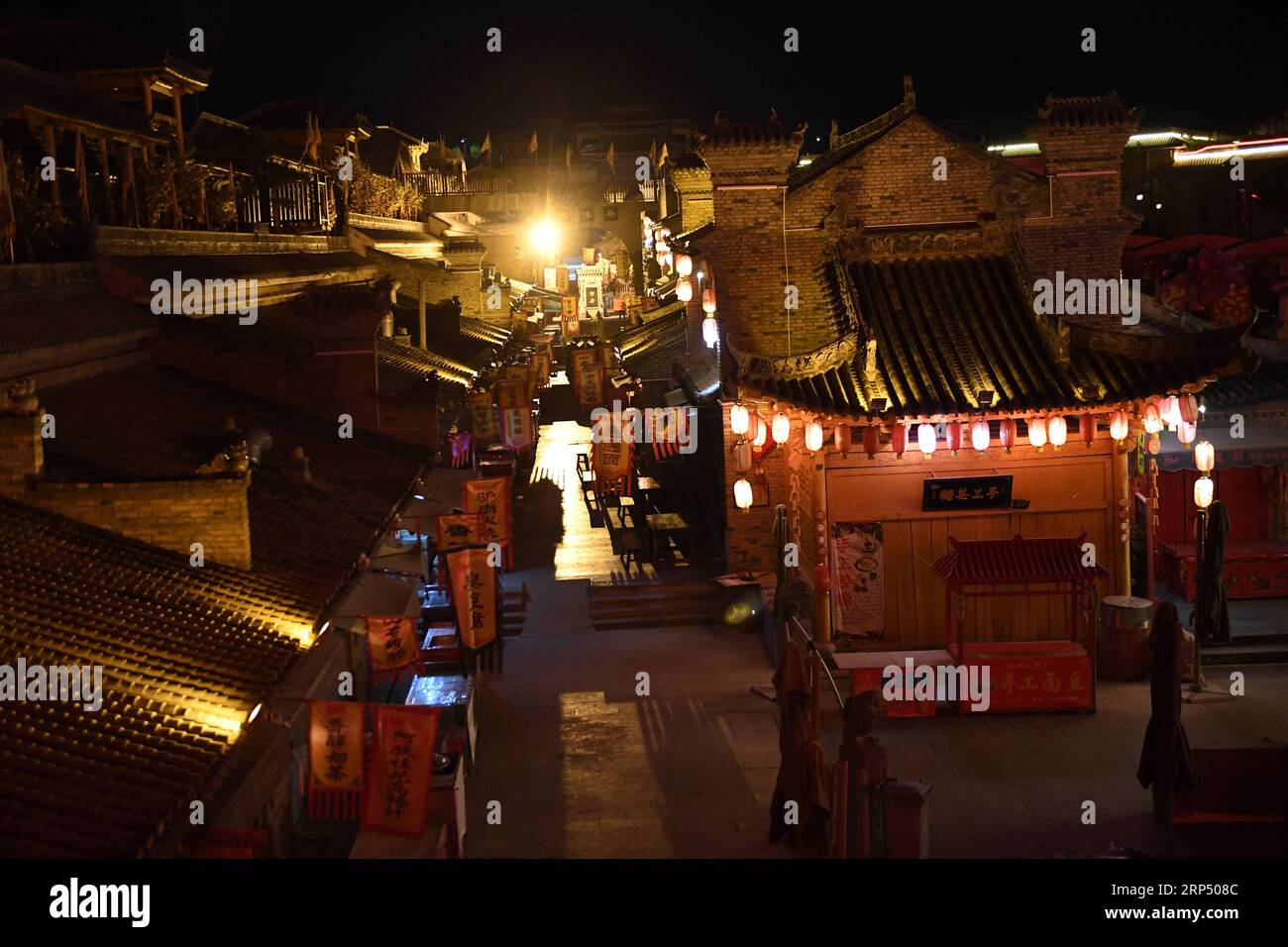 (181122) -- SANMENXIA, Nov. 22, 2018 -- Photo taken on Nov. 21, 2018 ...