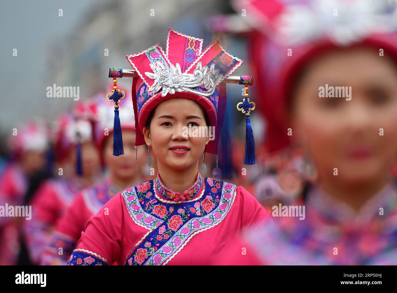 (181122) -- NANNING, Nov. 22, 2018 -- People wearing traditional ...