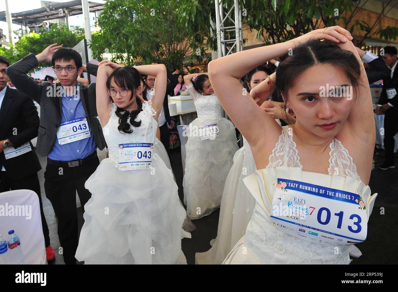 Thailand bangkok bride runing hi-res stock photography and images - Alamy