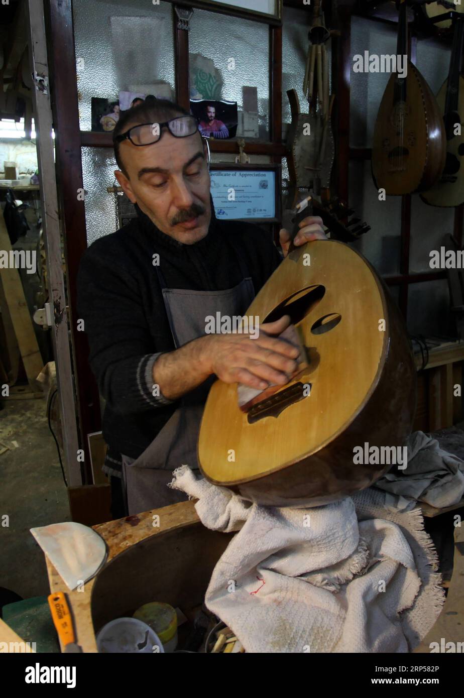 (181202) -- NABLUS, Dec. 2, 2018 -- Palestinian Ali Hasneen, 57, makes ...