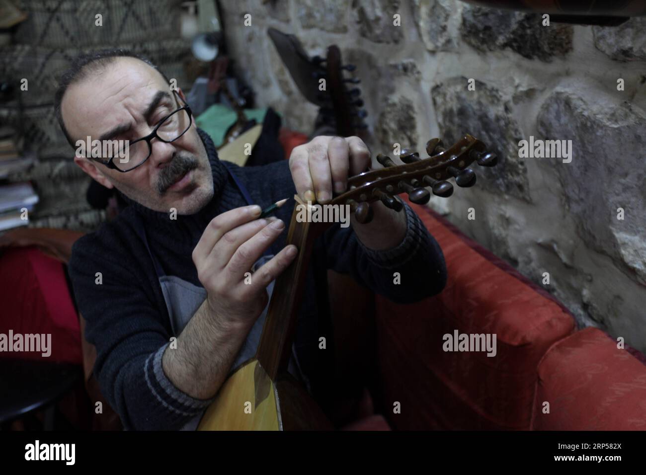 (181202) -- NABLUS, Dec. 2, 2018 -- Palestinian Ali Hasneen, 57, makes ...