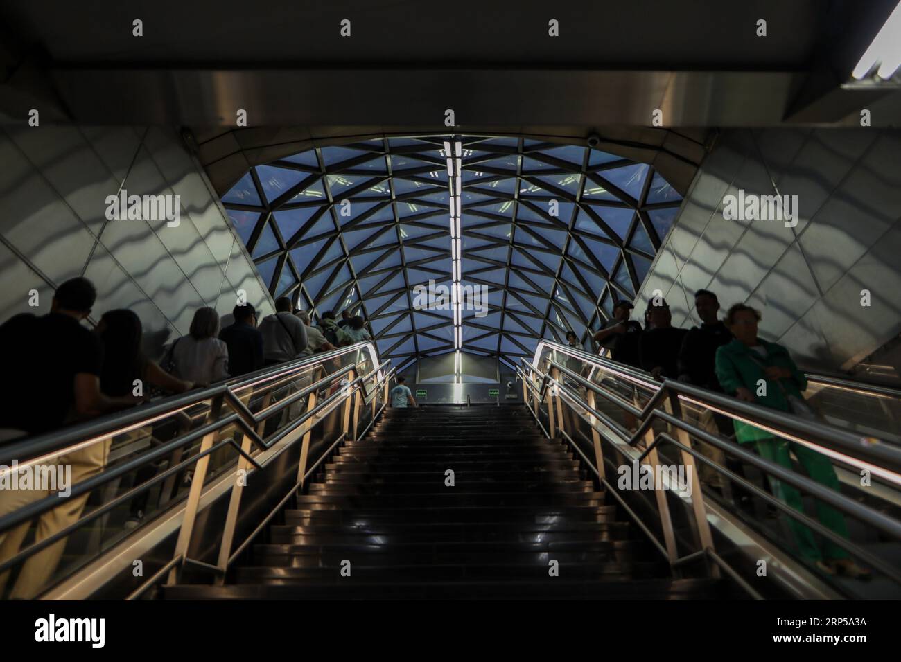 Sol de madrid commuter station hi-res stock photography and images - Alamy