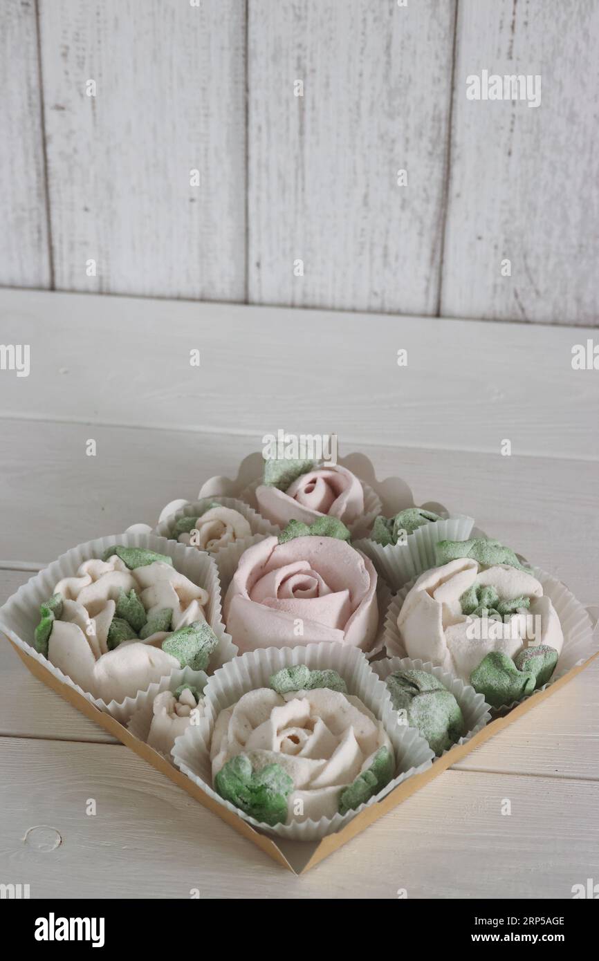 Homemade marshmallows in paper gift boxes. Zephyr flowers Stock Photo ...