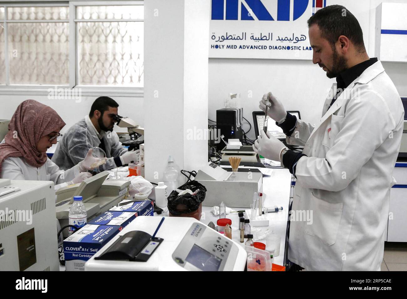 (181208) -- GAZA, Dec. 8, 2018 -- Palestinian scientists work in a ...