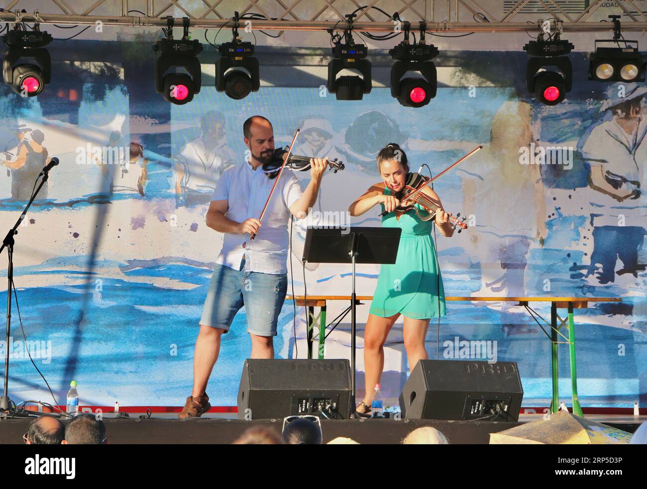 Electronic violins hi-res stock photography and images - Alamy