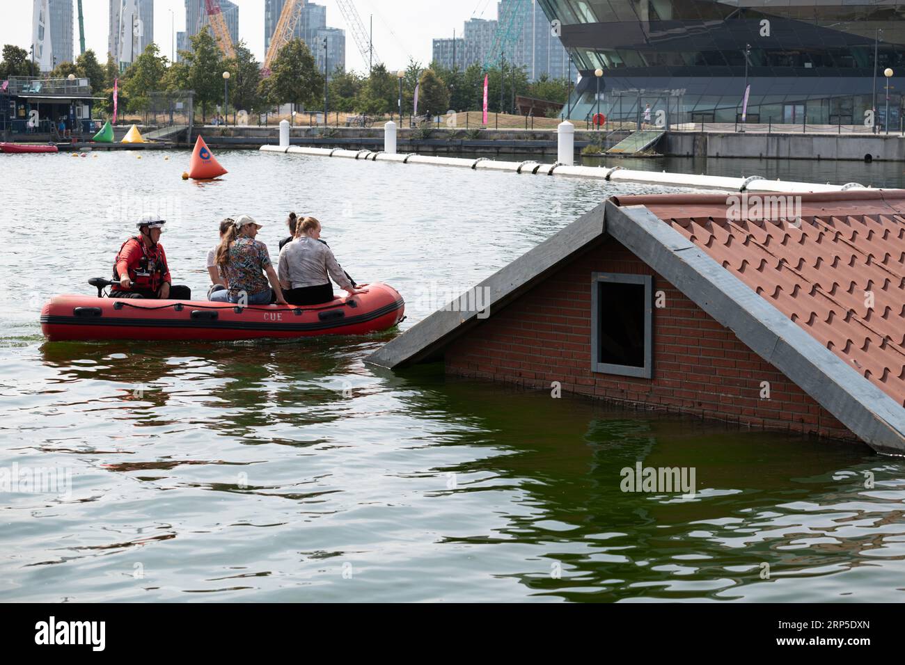 London, UK. 3 September, 2023. Dutch theatre company Vloeistof perform ...