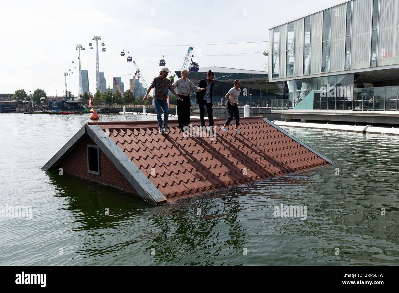 London, UK. 3 September, 2023. Dutch theatre company Vloeistof perform ...