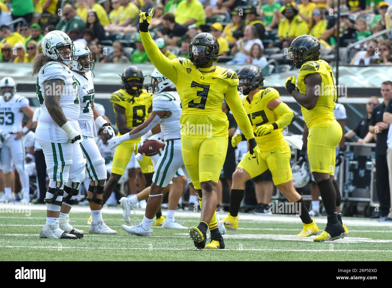 Oregon defensive end Brandon Dorlus (3) celebrates a stop against ...