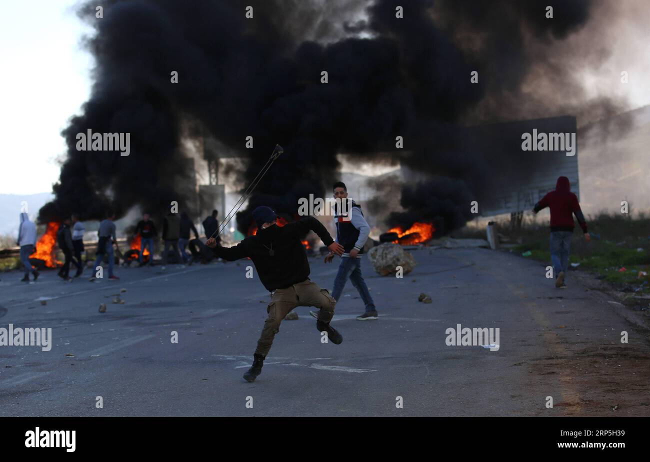 Angry palestinian hi-res stock photography and images - Alamy