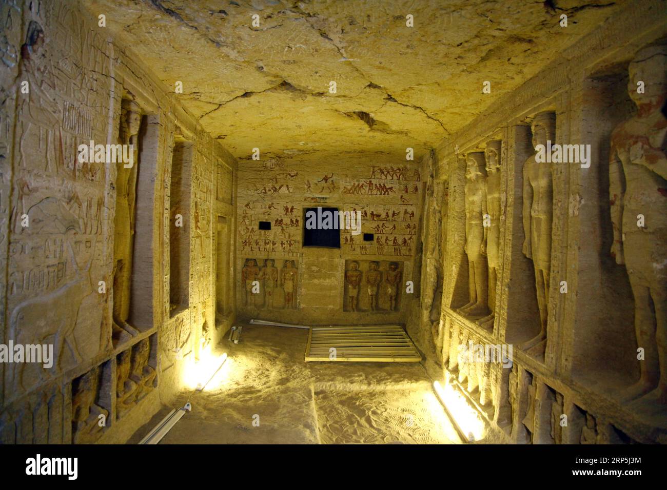 Fifth dynasty hi-res stock photography and images - Alamy