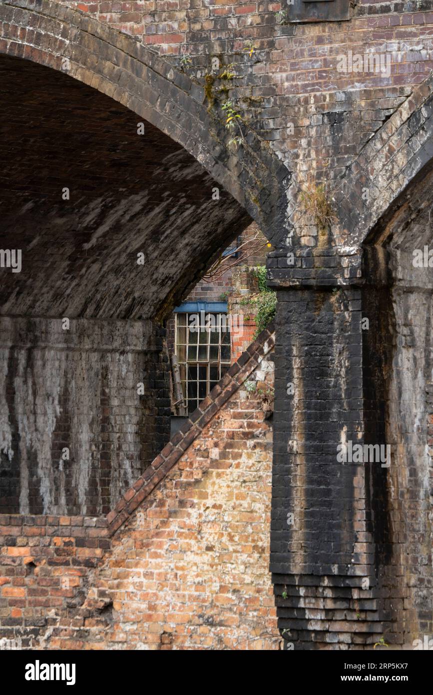 Broken arch bridge brick hi-res stock photography and images - Alamy